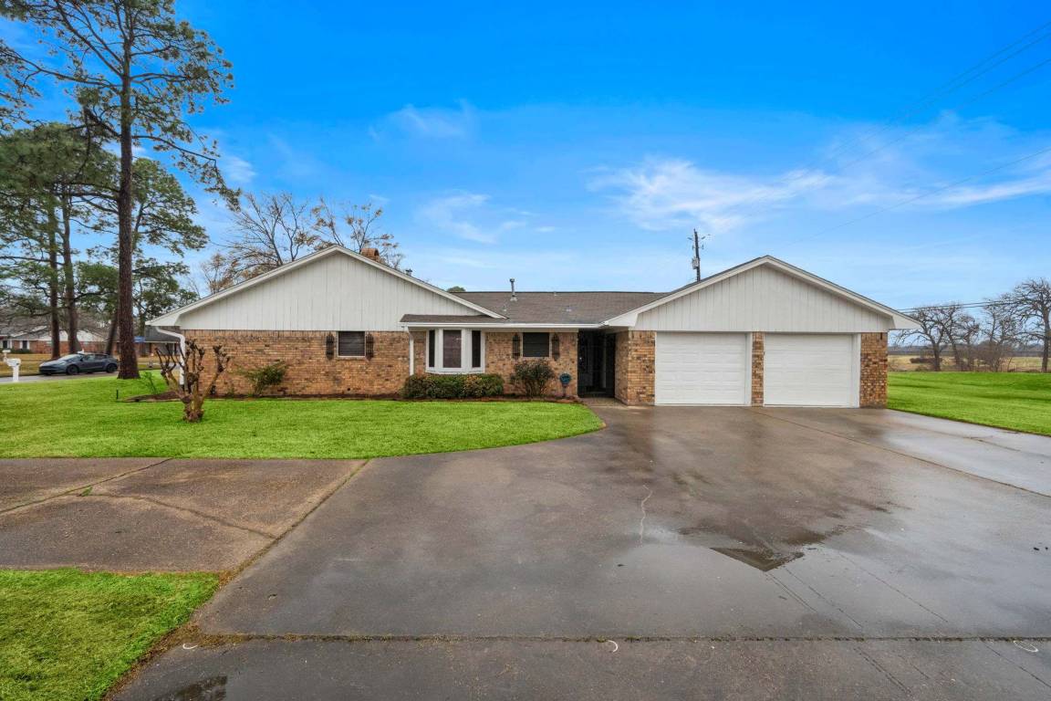House ∙ 3 Bedrooms ∙ 10 Guests - Baytown, TX