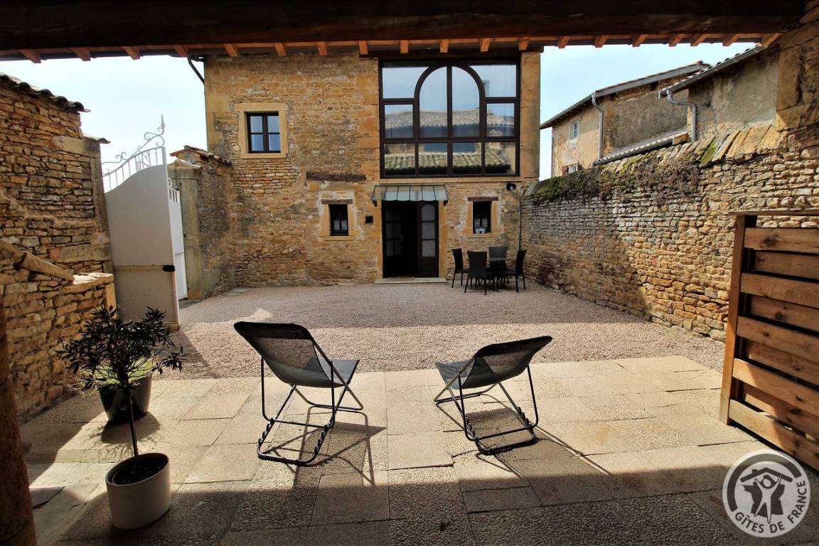 67 M² Gîte ∙ 2 Chambres ∙ 4 Personnes - Blacé