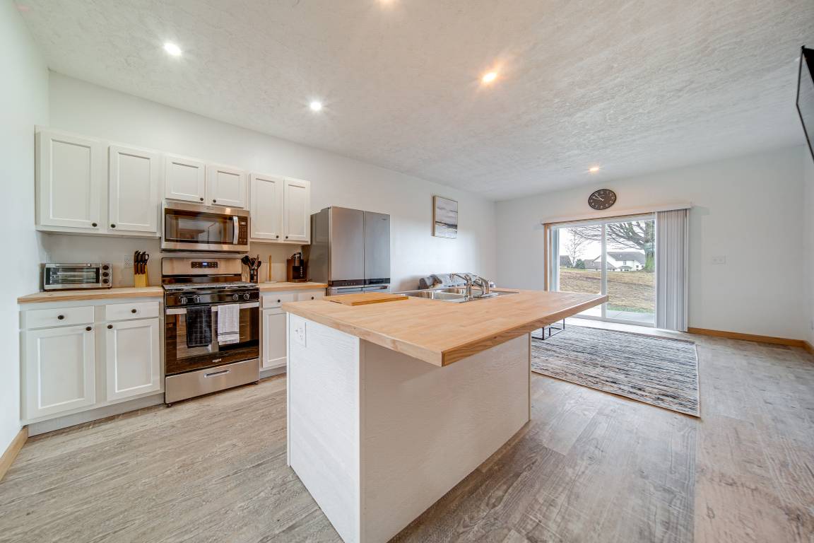 83 M² Apartment ∙ 2 Bedrooms ∙ 4 Guests - North East, PA