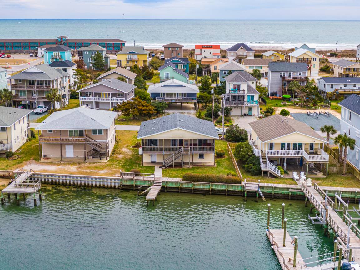 139 M² House ∙ 4 Bedrooms ∙ 11 Guests - Topsail Beach, NC