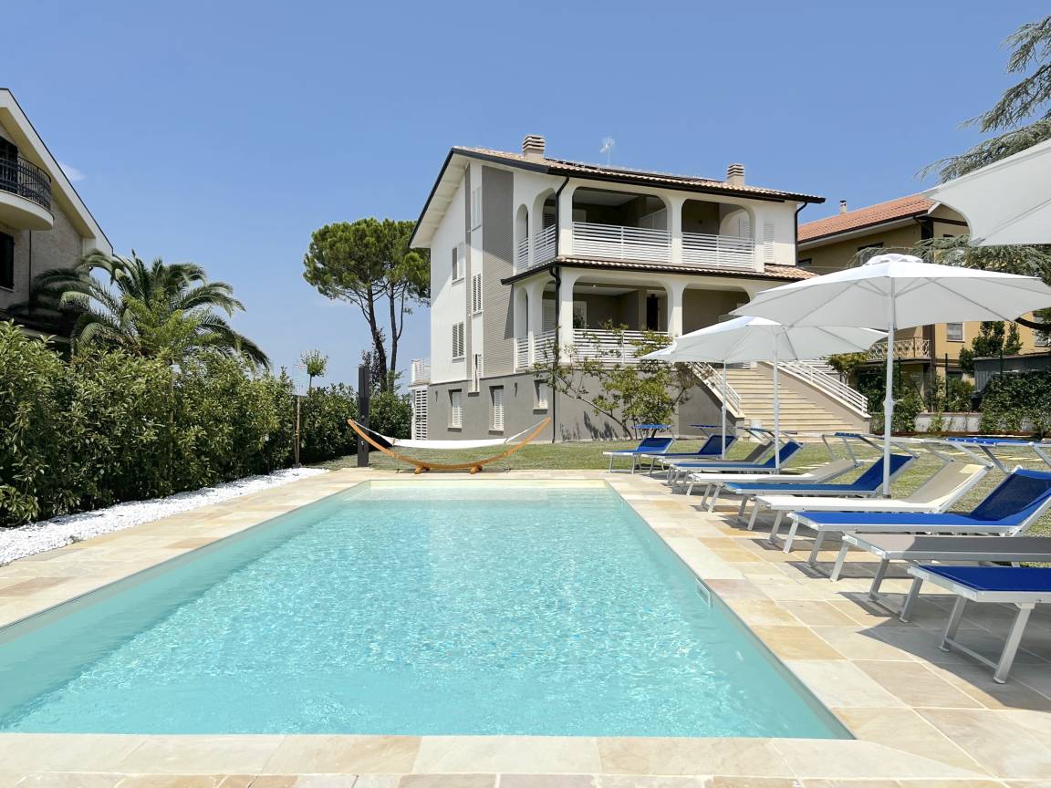 400 M² Villa Vacanza ∙ 6 Camere Da Letto ∙ 17 Ospiti - Civitanova Marche