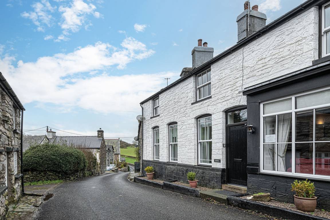 140 M² Cottage ∙ 4 Bedrooms ∙ 7 Guests - Betws-y-Coed