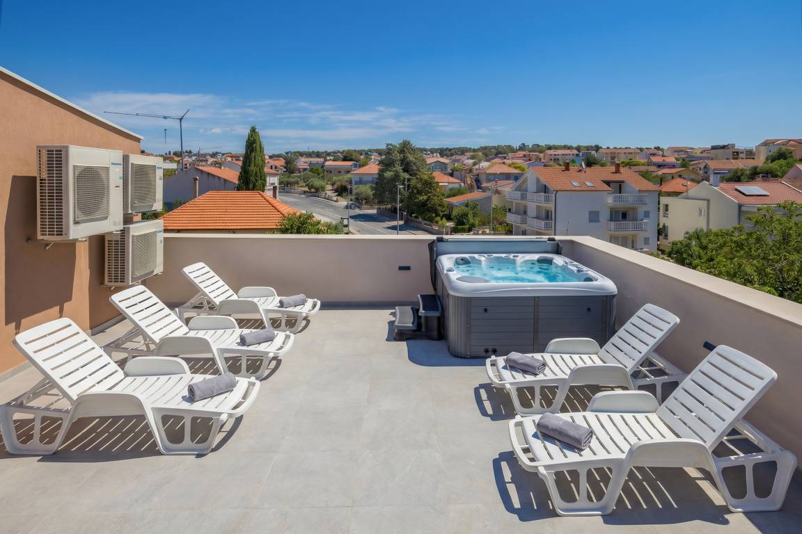 100 M² Appartement ∙ 3 Slaapkamers ∙ 7 Gasten - Bibinje