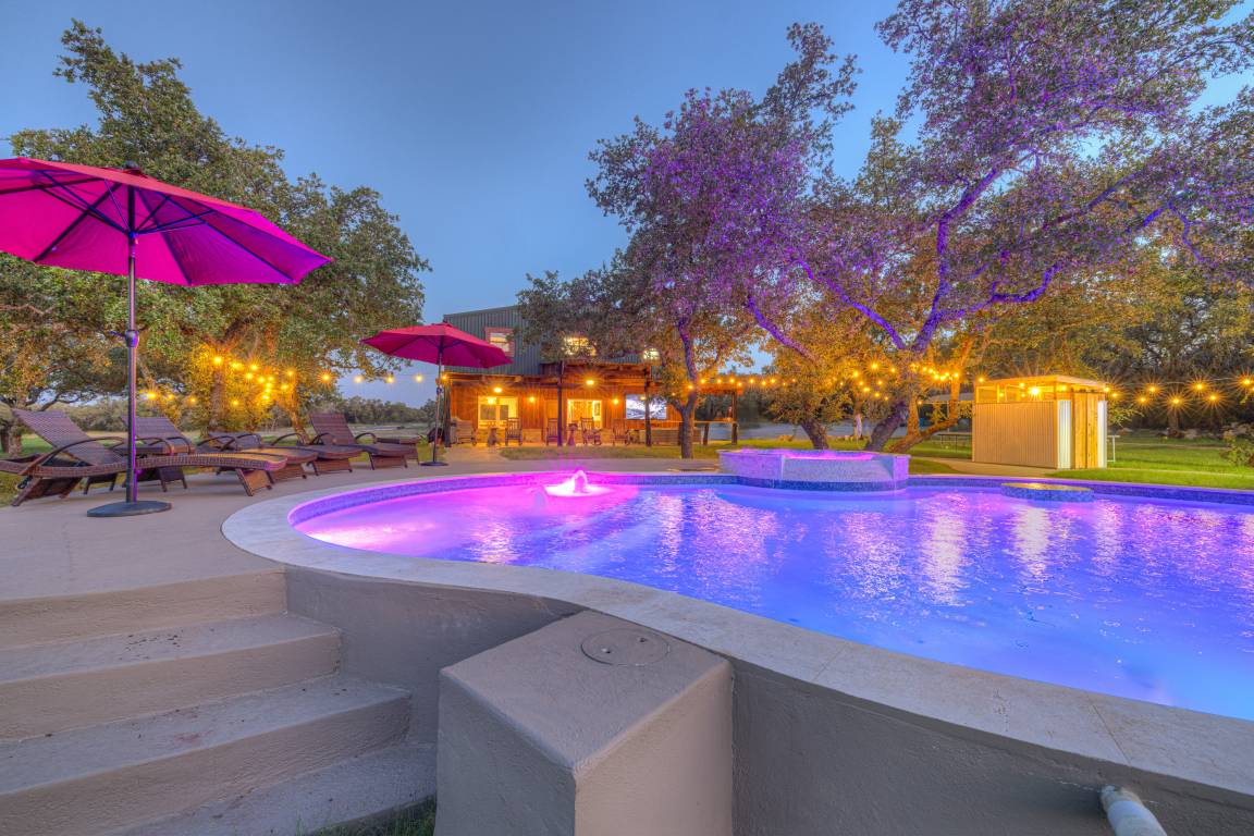 House ∙ 5 Bedrooms ∙ 22 Guests - Johnson City, TX