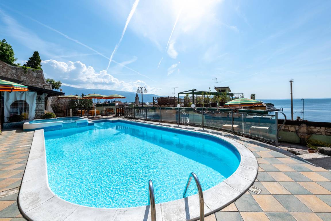 45 M² Apart Hotel ∙ 1 Slaapkamer ∙ 4 Gasten - Manerba del Garda