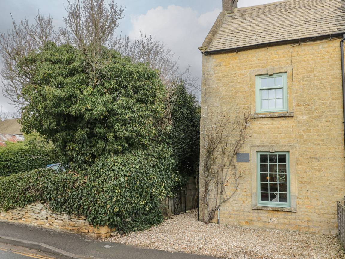 Cottage ∙ 2 Bedrooms ∙ 4 Guests - Bourton-on-the-Water
