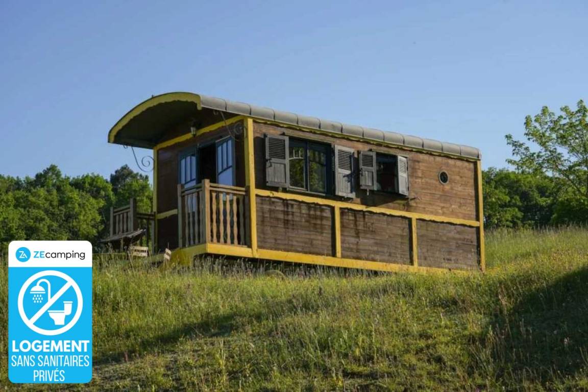 30 M² Camping ∙ 2 Personnes - Gers