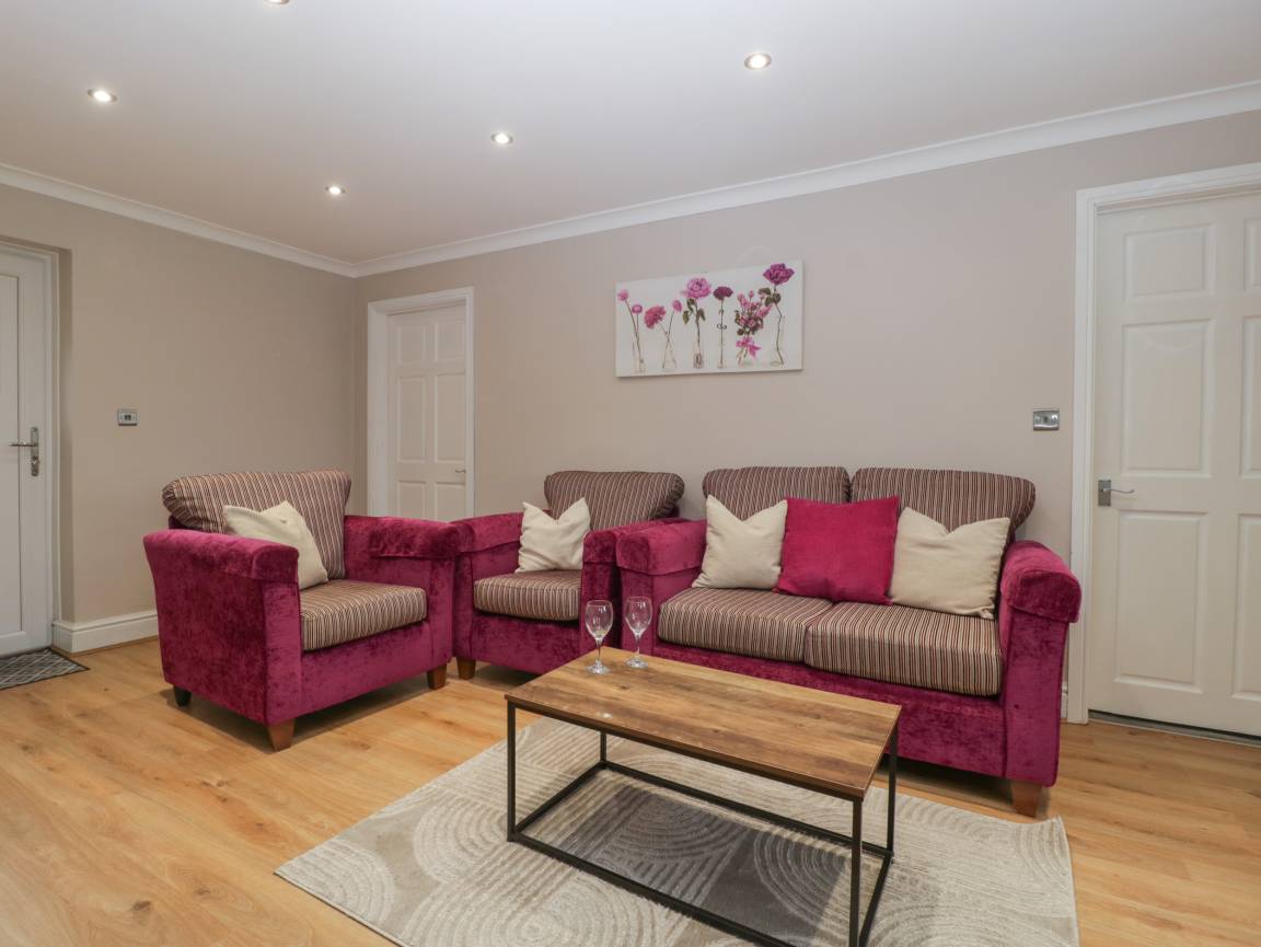 Cottage ∙ 2 Bedrooms ∙ 4 Guests - Barry