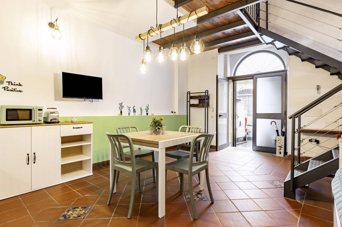 77 M² Apartamento ∙ 1 Habitación ∙ 4 Huéspedes - Catania