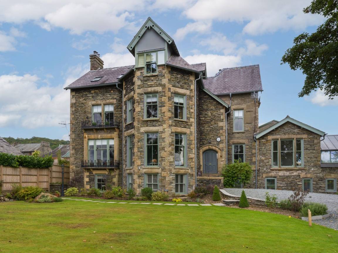 Cottage ∙ 2 Bedrooms ∙ 4 Guests - Bowness-on-Windermere