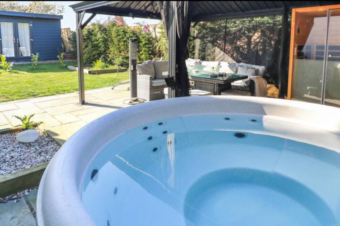 90 M² House ∙ 3 Bedrooms ∙ 6 Guests - Burnham-on-Crouch
