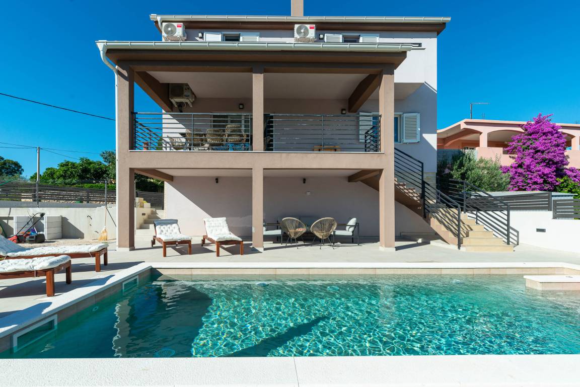 220 M² Villa ∙ 4 Schlafzimmer ∙ 8 Gäste - Starigrad-Paklenica