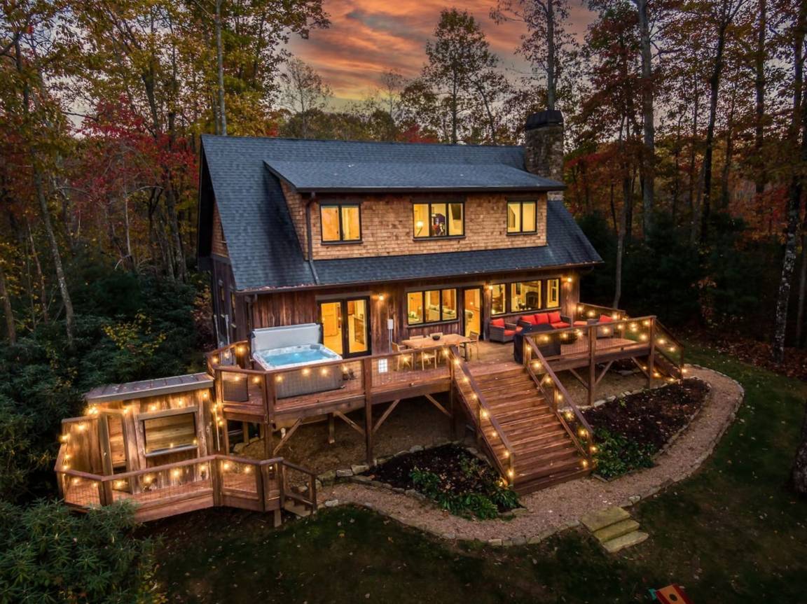 House ∙ 8 Guests - Brevard, NC