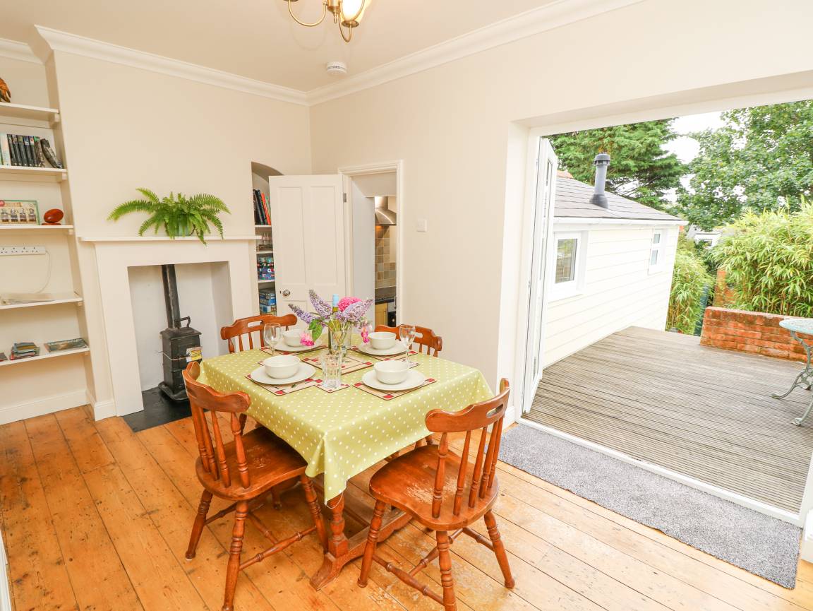 Cottage ∙ 2 Bedrooms ∙ 4 Guests - Fareham