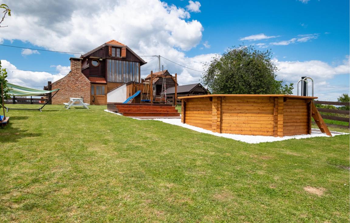 100 M² House ∙ 2 Bedrooms ∙ 4 Guests - Ivanić-Grad