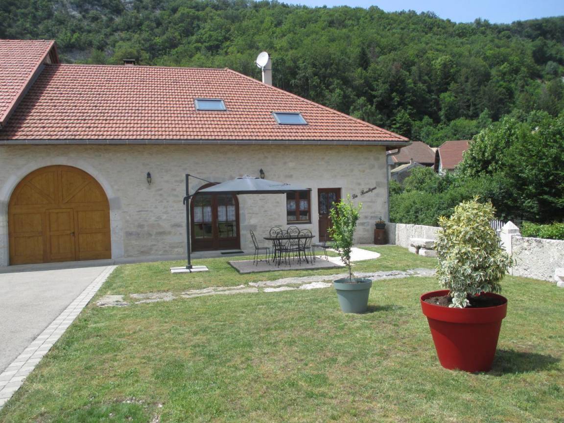 200 M² Gîte ∙ 4 Chambres ∙ 8 Personnes - Hauteville-Lompnes