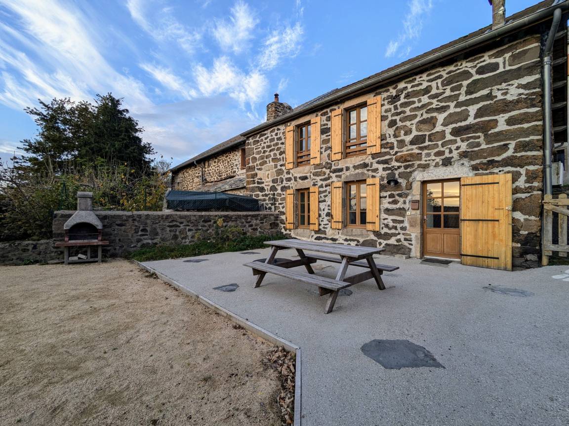 120 M² Cottage ∙ 3 Bedrooms ∙ 8 Guests - Auvergne