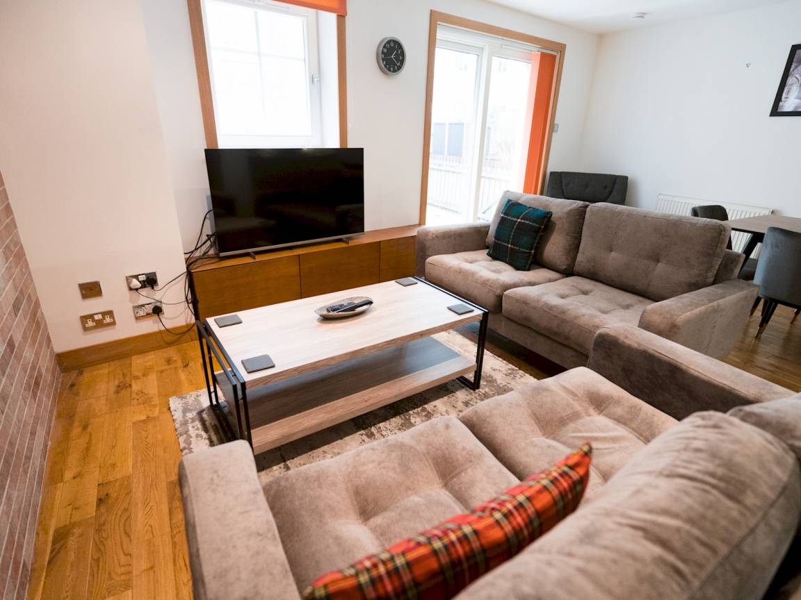 93 M² House ∙ 3 Bedrooms ∙ 6 Guests - Glasgow