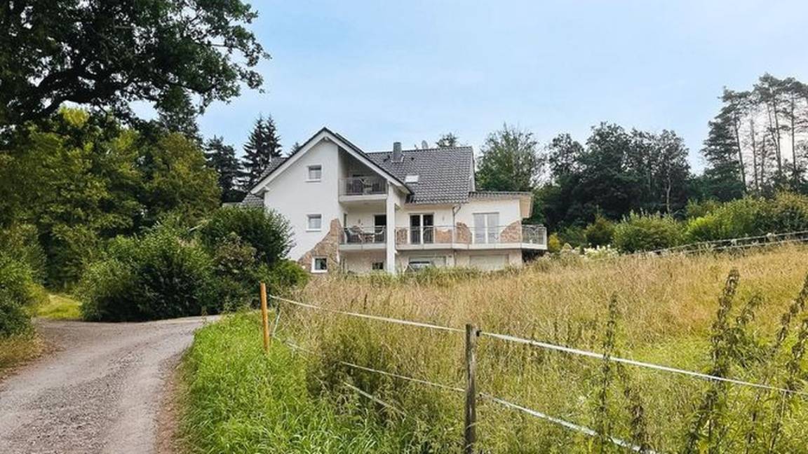 90 M² Ferienwohnung ∙ 1 Schlafzimmer ∙ 2 Gäste - Frankenberg (Eder)