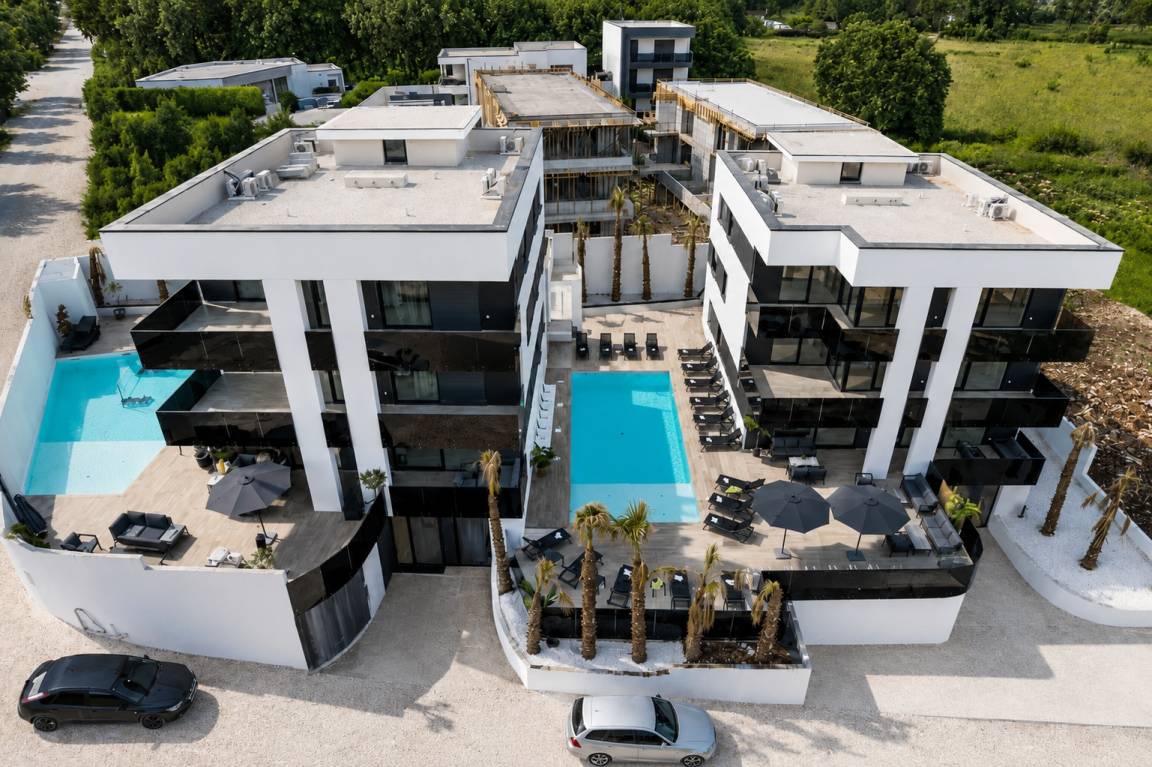 630 M² Villa ∙ 9 Schlafzimmer ∙ 45 Gäste - Ližnjan