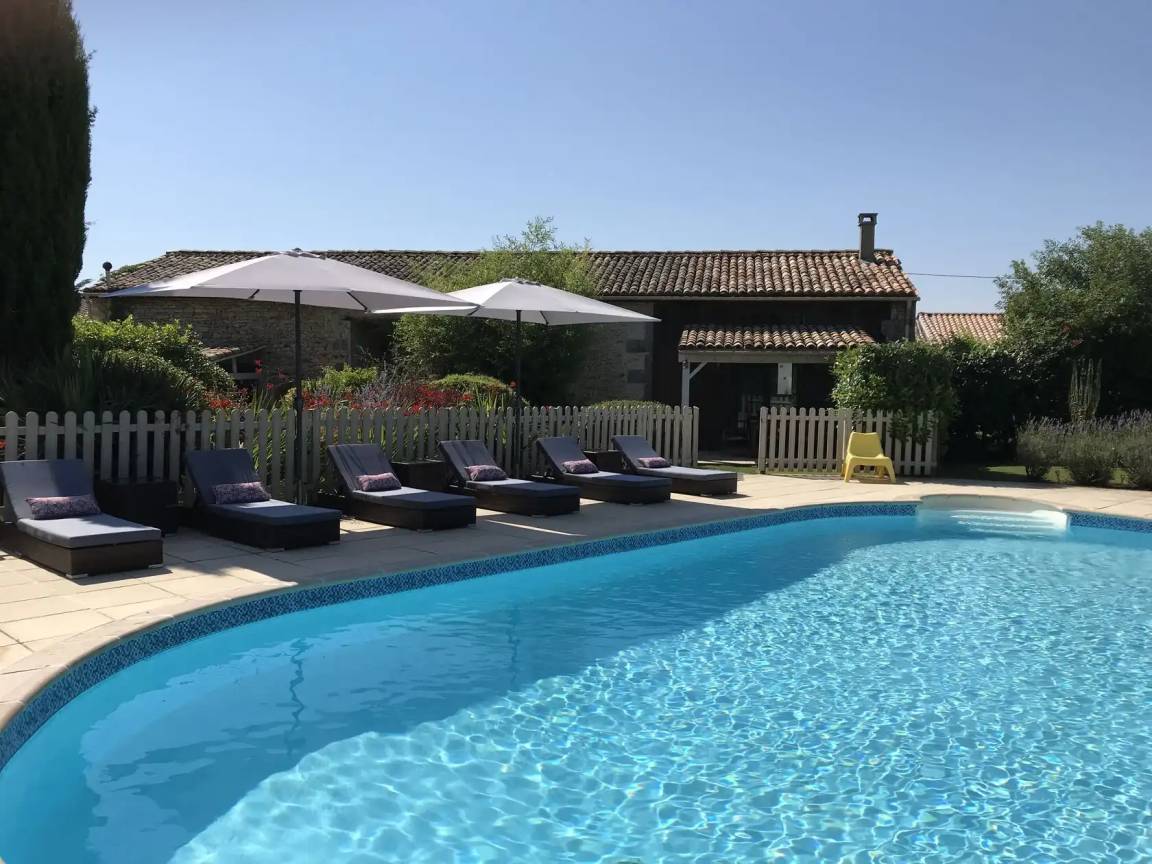 House ∙ 3 Bedrooms ∙ 6 Guests - Mirambeau