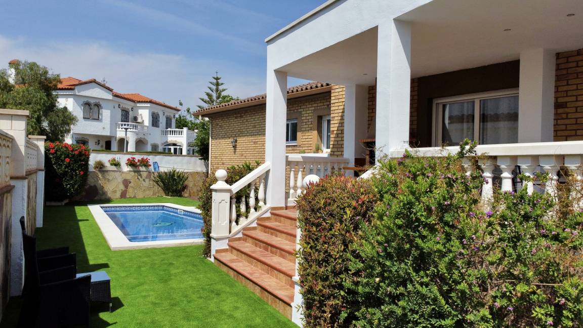 135 M² Villa ∙ 4 Bedrooms ∙ 8 Guests - Miami Platja