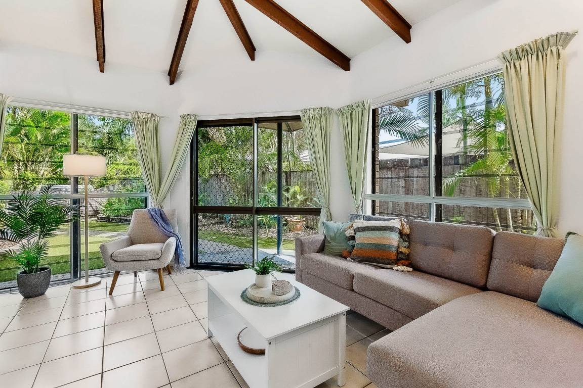 House ∙ 2 Bedrooms ∙ 4 Guests - Cairns