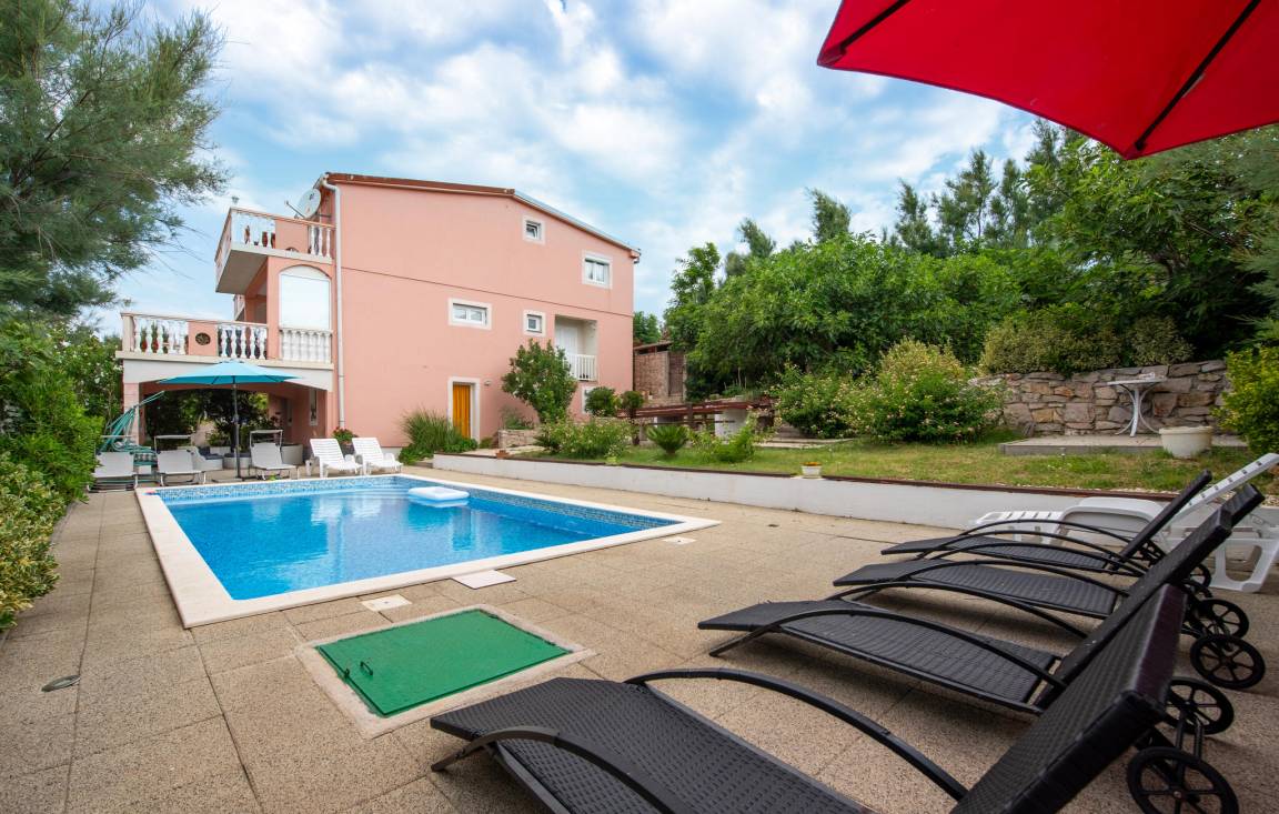 75 M² Apartment ∙ 2 Bedrooms ∙ 5 Guests - Vir