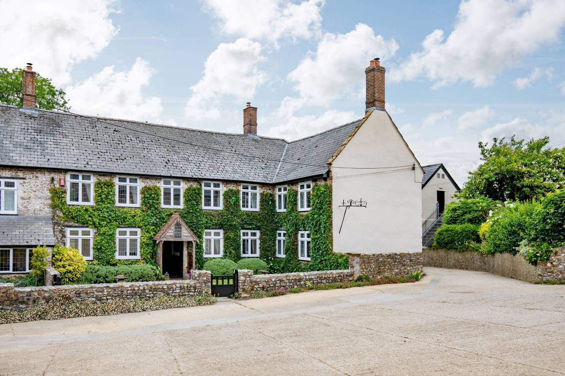Cottage ∙ 6 Bedrooms ∙ 16 Guests - Beer