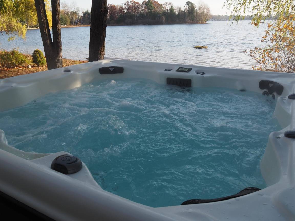 125 M² Apartment ∙ 3 Bedrooms ∙ 10 Guests - Elk Rapids, MI
