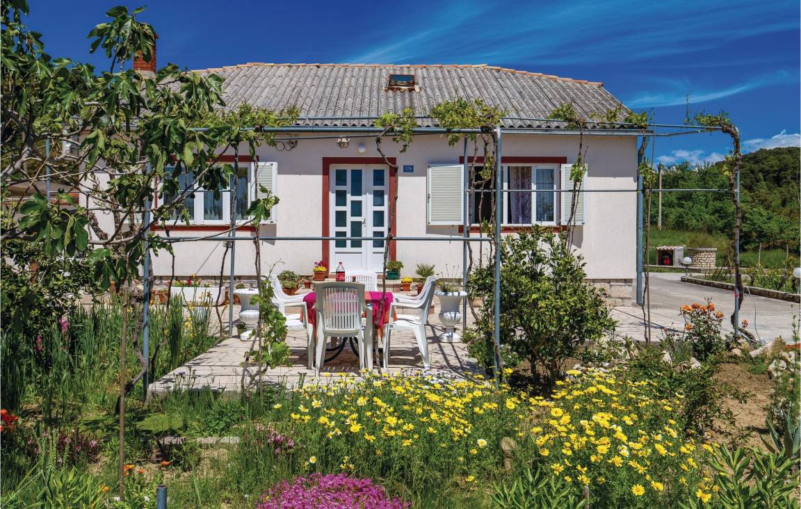 100 M² House ∙ 3 Bedrooms ∙ 6 Guests - Rab
