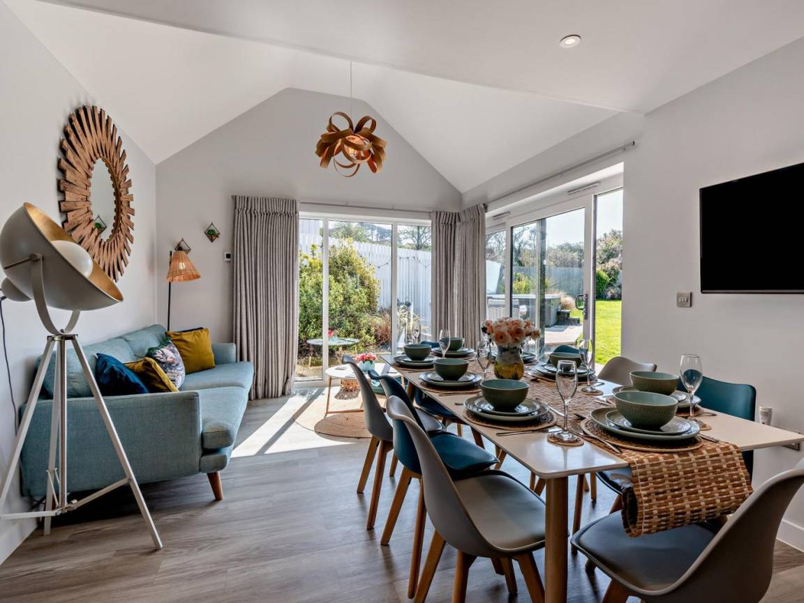 Cottage ∙ 4 Bedrooms ∙ 8 Guests - Appledore