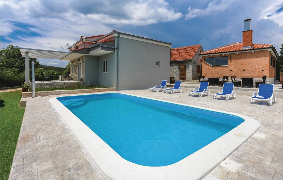 150 M² House ∙ 3 Bedrooms ∙ 7 Guests - Kaštela