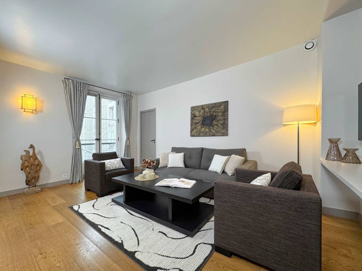 Apartment ∙ 2 Bedrooms ∙ 6 Guests - Louvre Museum - Paris