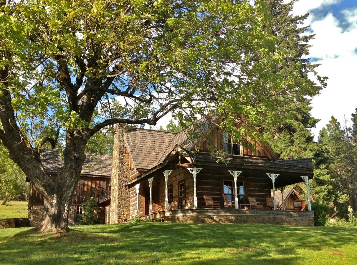 House ∙ 3 Bedrooms ∙ 14 Guests - Trout Lake, WA