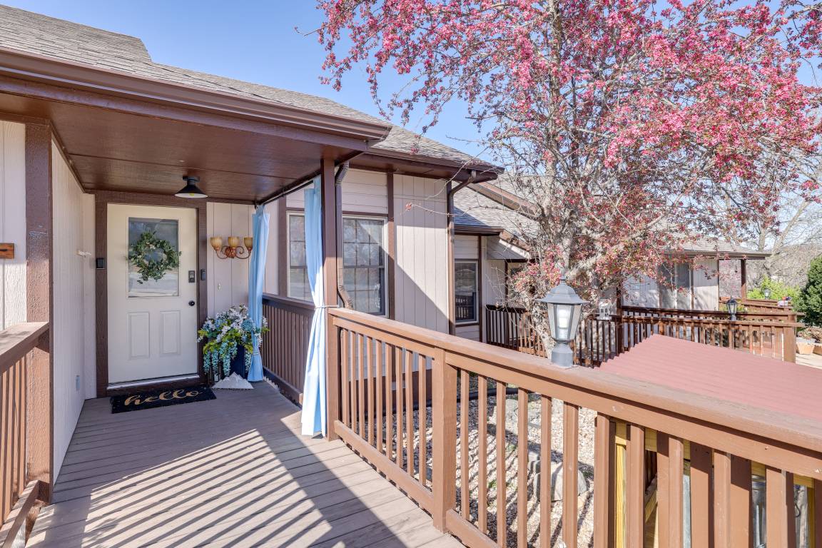 92 M² Apartment ∙ 2 Bedrooms ∙ 6 Guests - Eureka Springs, AR