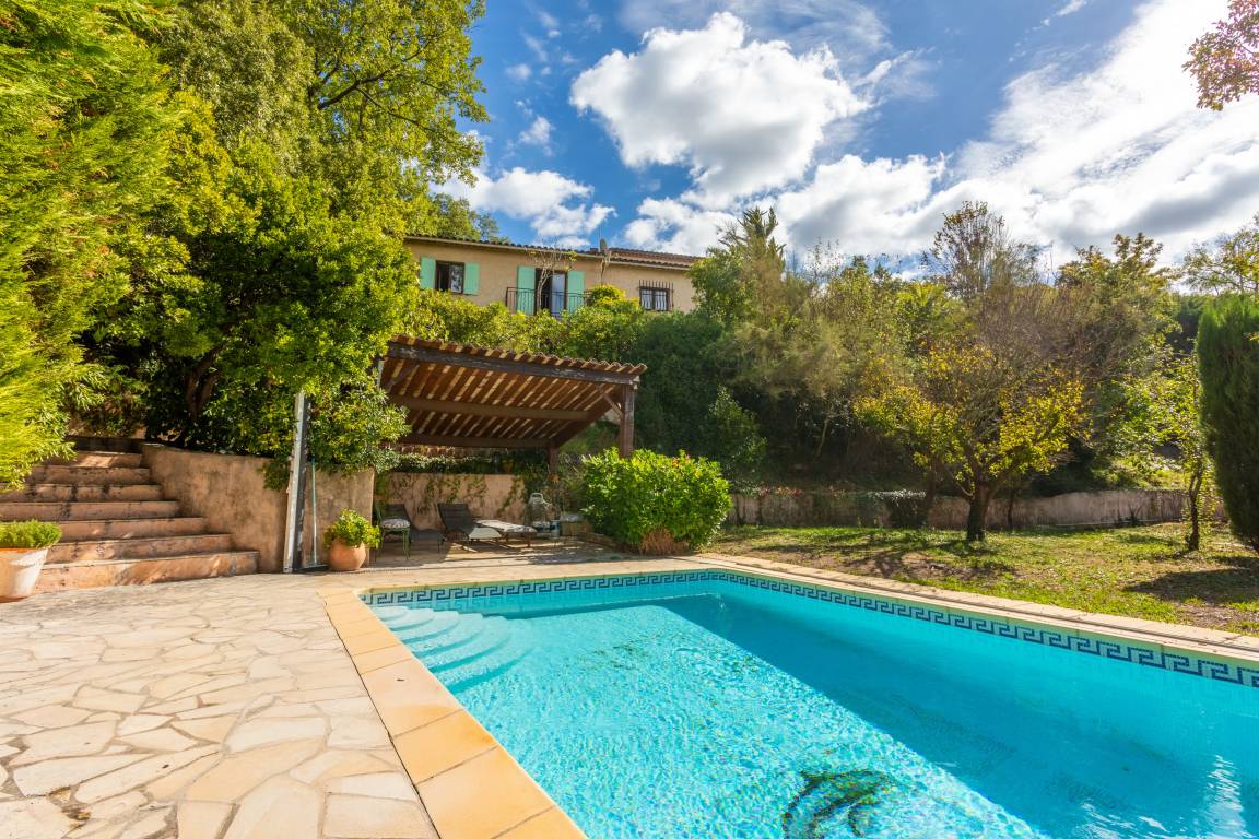 135 M² Maison De Vacances ∙ 4 Chambres ∙ 6 Personnes - Fréjus