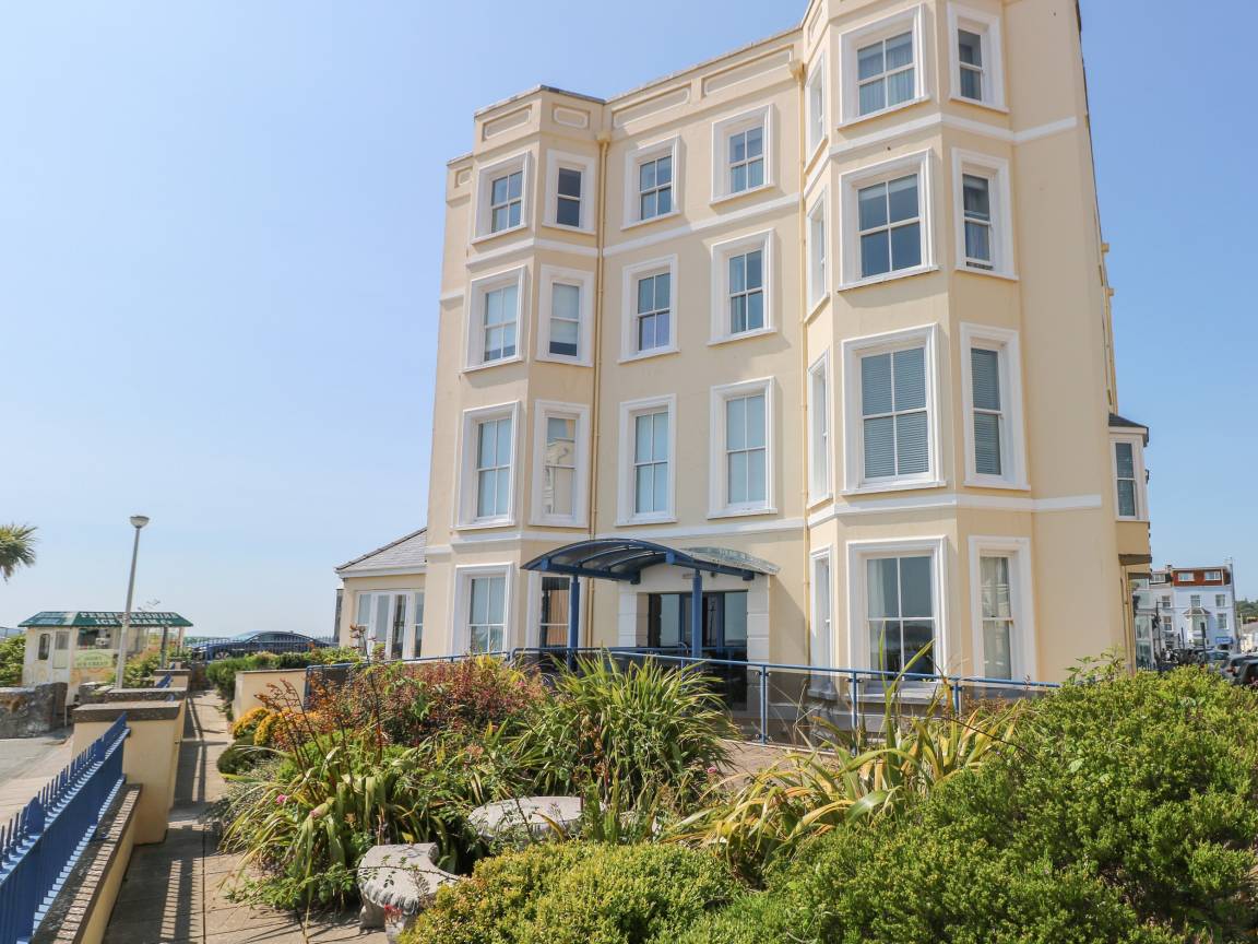 Cottage ∙ 3 Bedrooms ∙ 6 Guests - Tenby