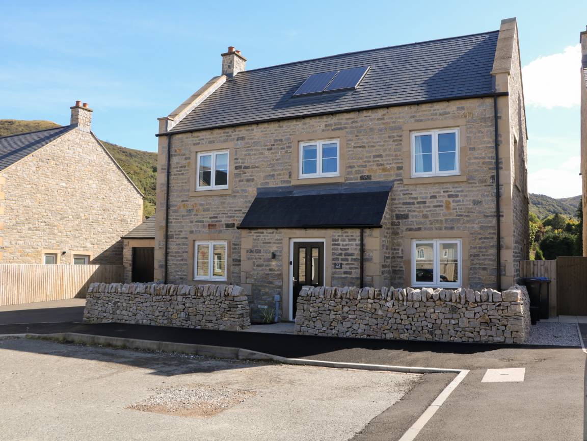 Cottage ∙ 5 Bedrooms ∙ 8 Guests - Hope Valley