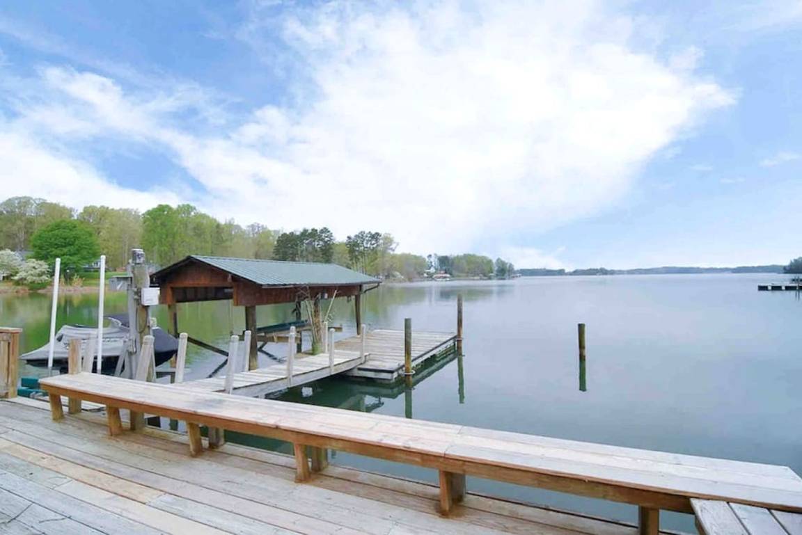 House ∙ 3 Bedrooms ∙ 10 Guests - Mooresville, NC