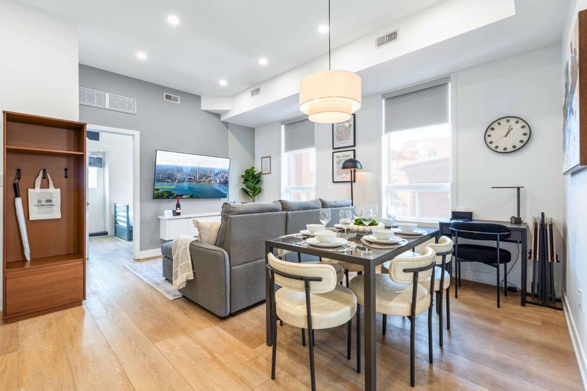 77 M² Hotel ∙ 3 Slaapkamers ∙ 9 Gasten - Toronto