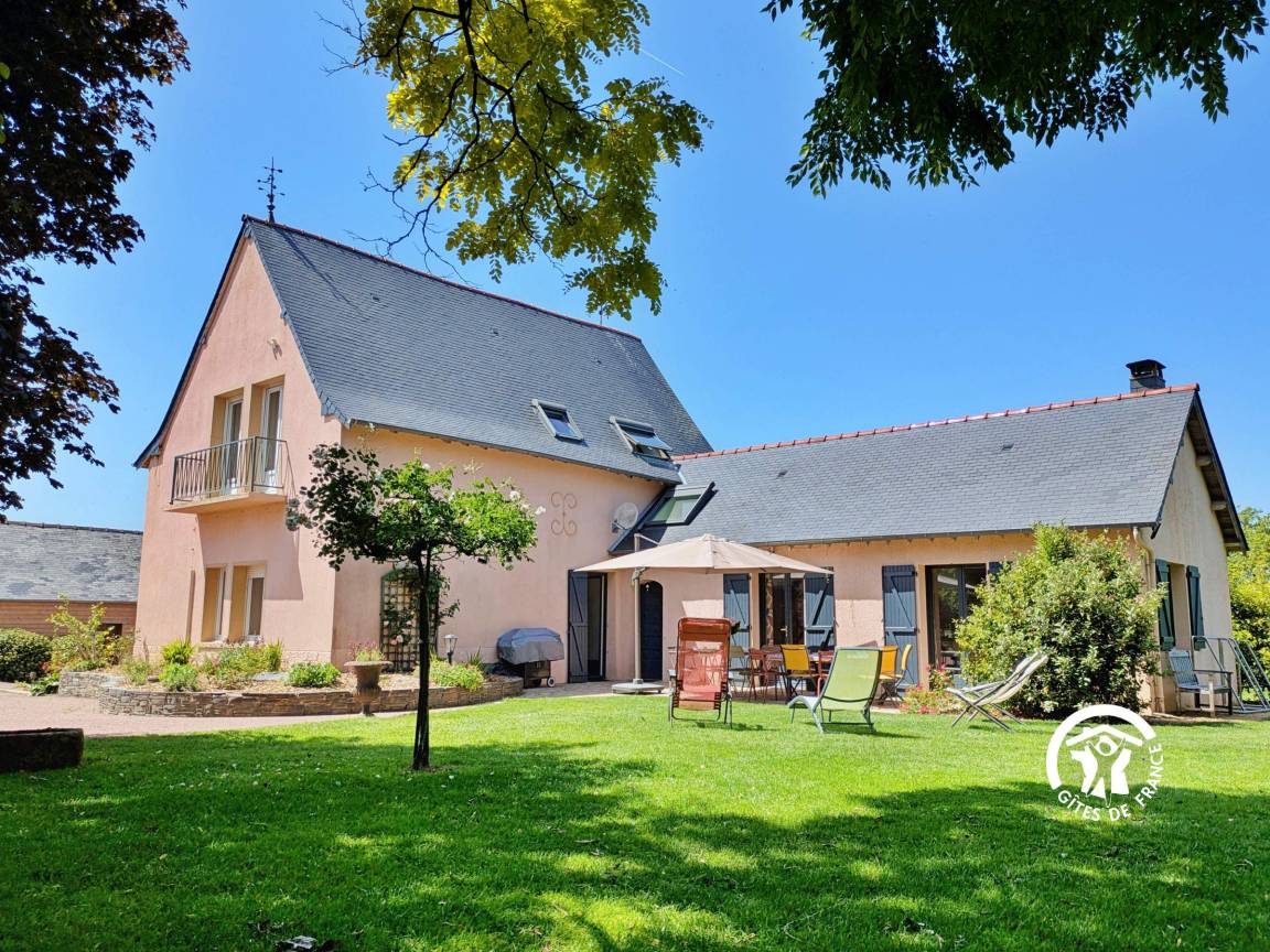162 M² Cottage ∙ 5 Chambres ∙ 10 Personnes - Mayenne