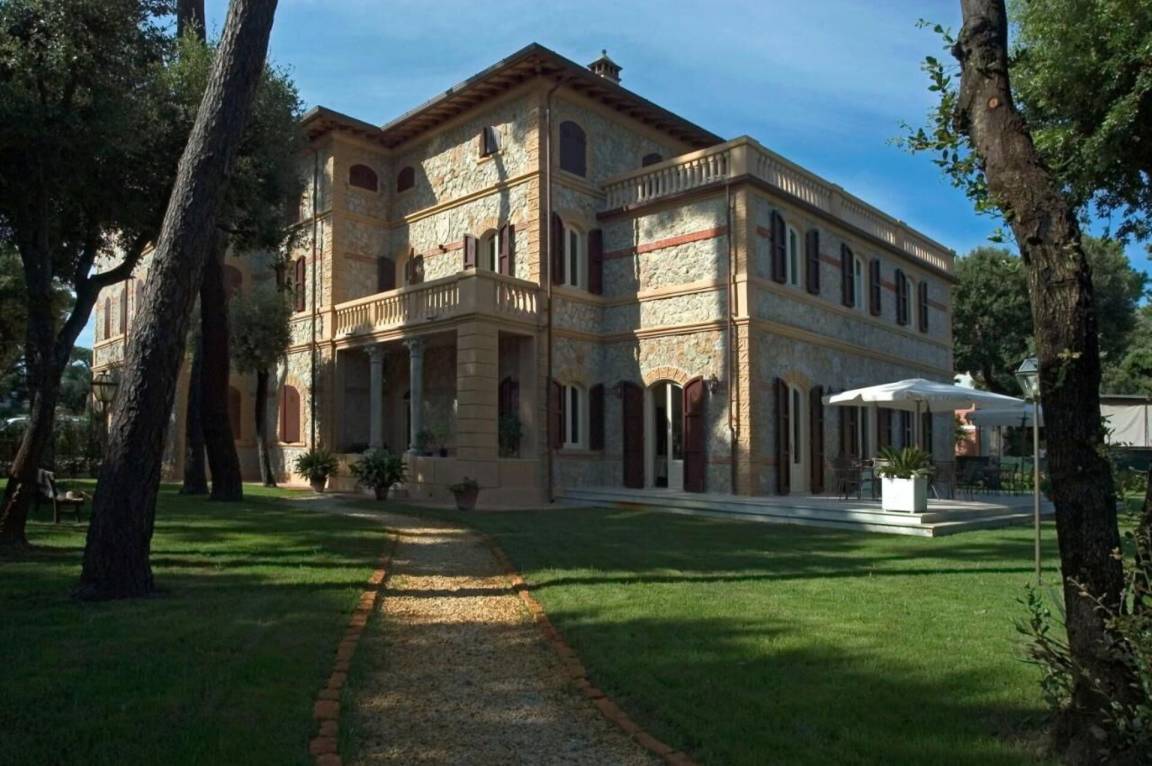 500 M² Villa ∙ 6 Bedrooms ∙ 12 Guests - Marina di Pietrasanta