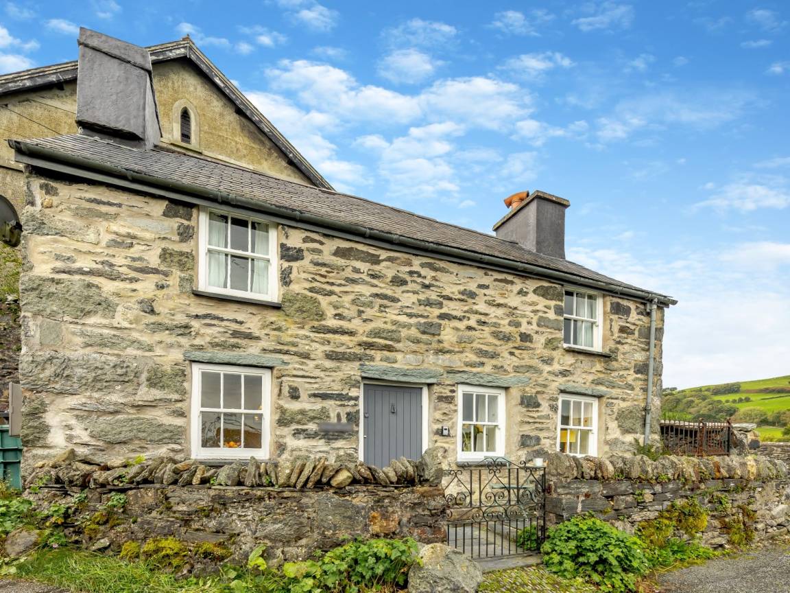 Cottage ∙ 2 Bedrooms ∙ 4 Guests - Penrhyndeudraeth