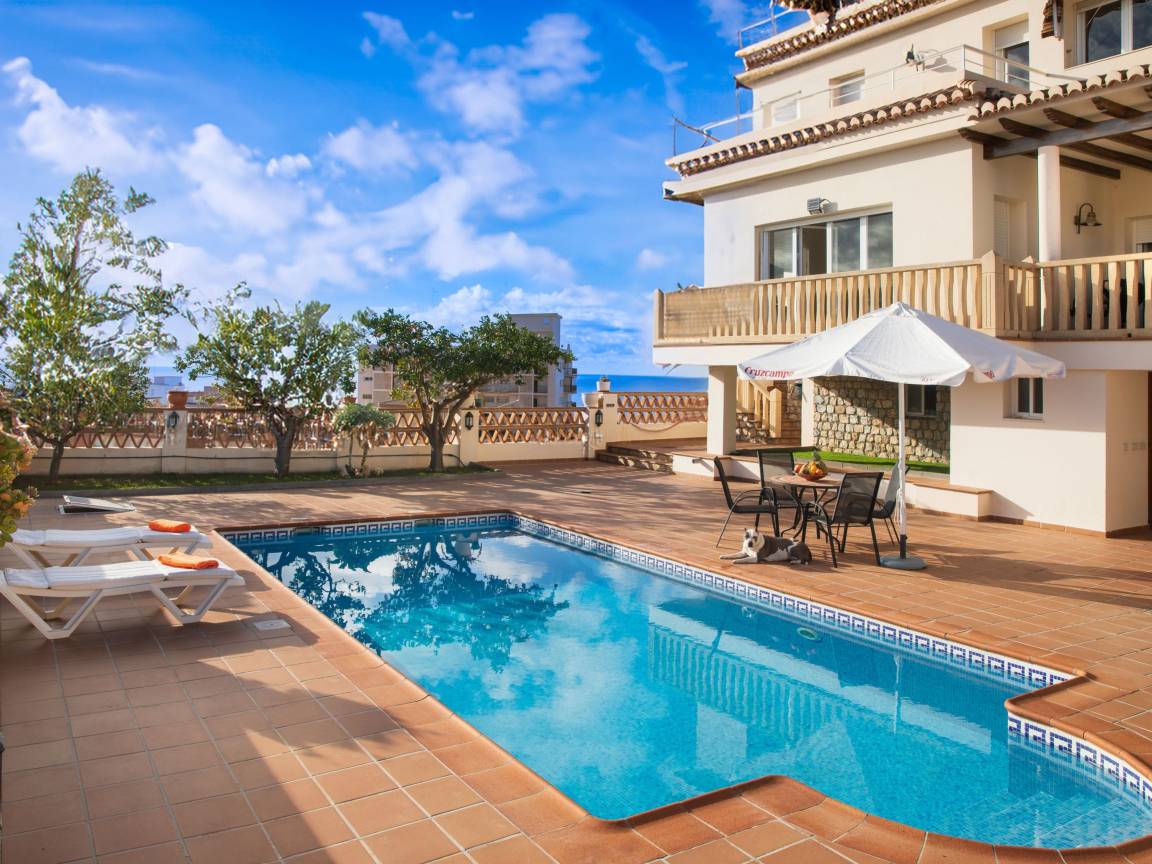 330 M² Villa ∙ 1 Habitación ∙ 8 Huéspedes - Almuñécar