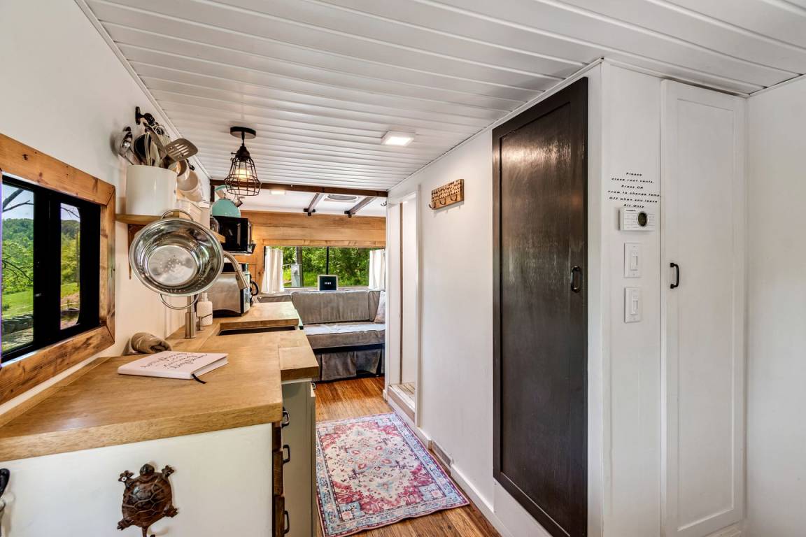 Caravan ∙ 1 Bedroom ∙ 4 Guests - Bolivar, OH