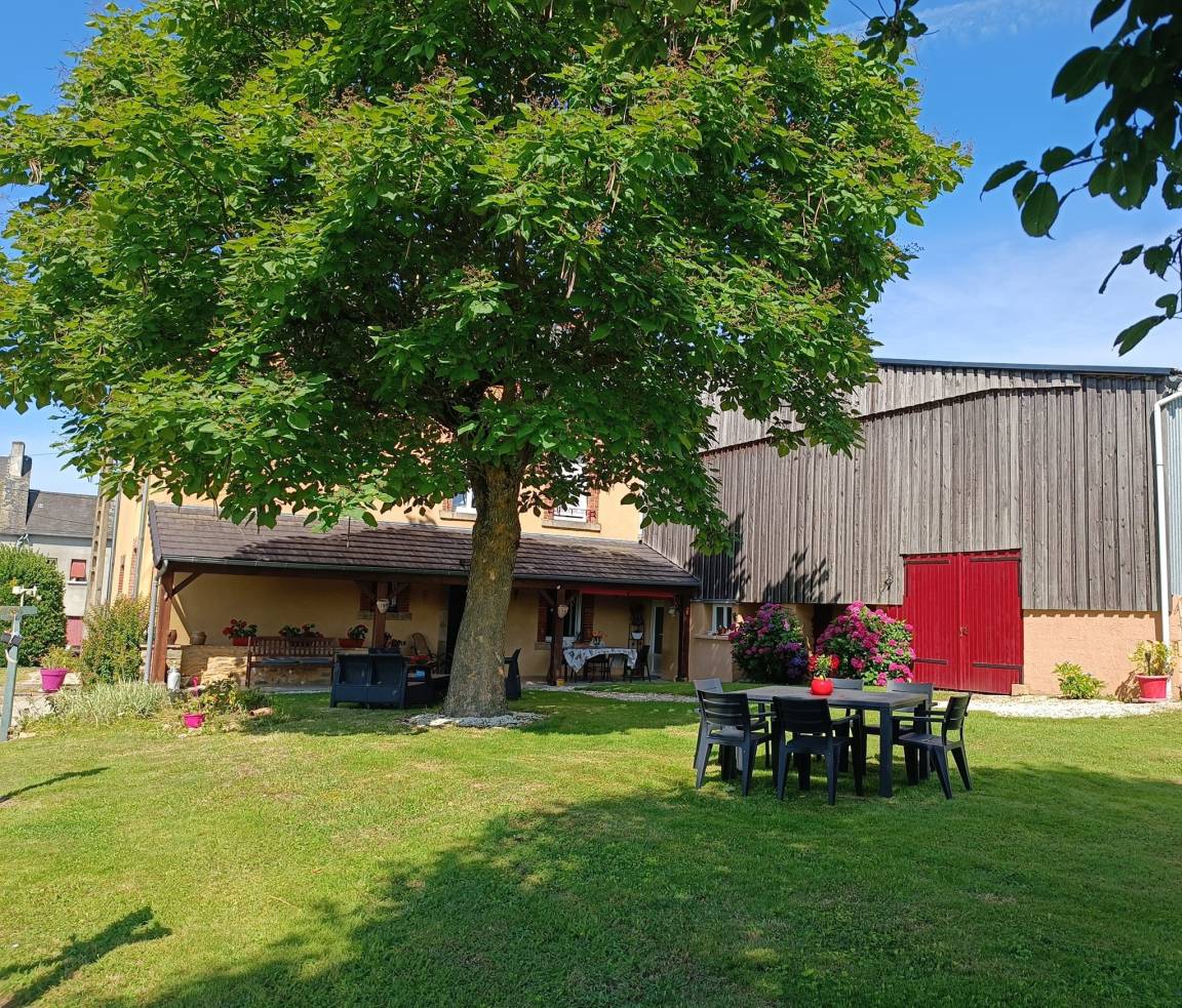 200 M² Chalet ∙ 3 Chambres ∙ 7 Personnes - La Souterraine