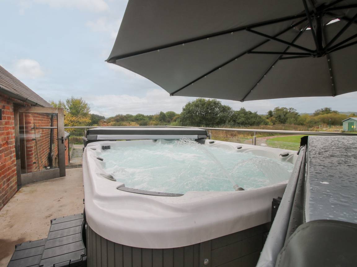 Cottage ∙ 3 Bedrooms ∙ 8 Guests - Rowton Castle