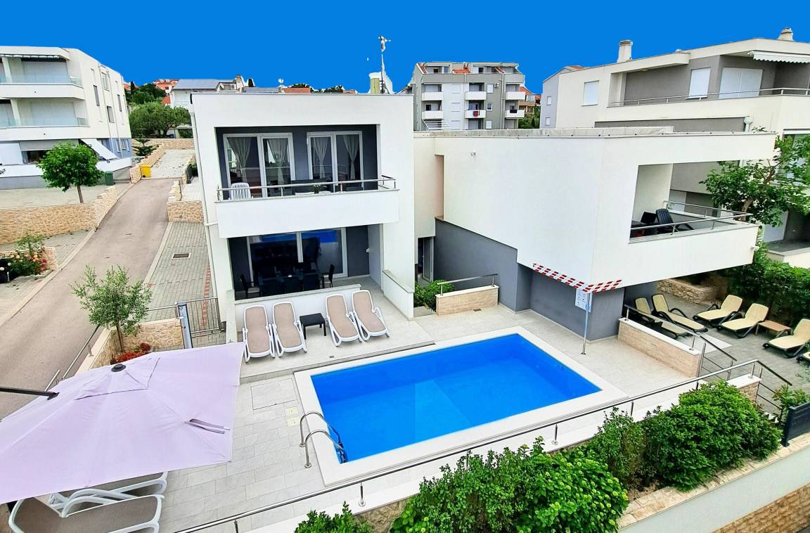 130 M² Apartment ∙ 4 Bedrooms ∙ 12 Guests - Novalja