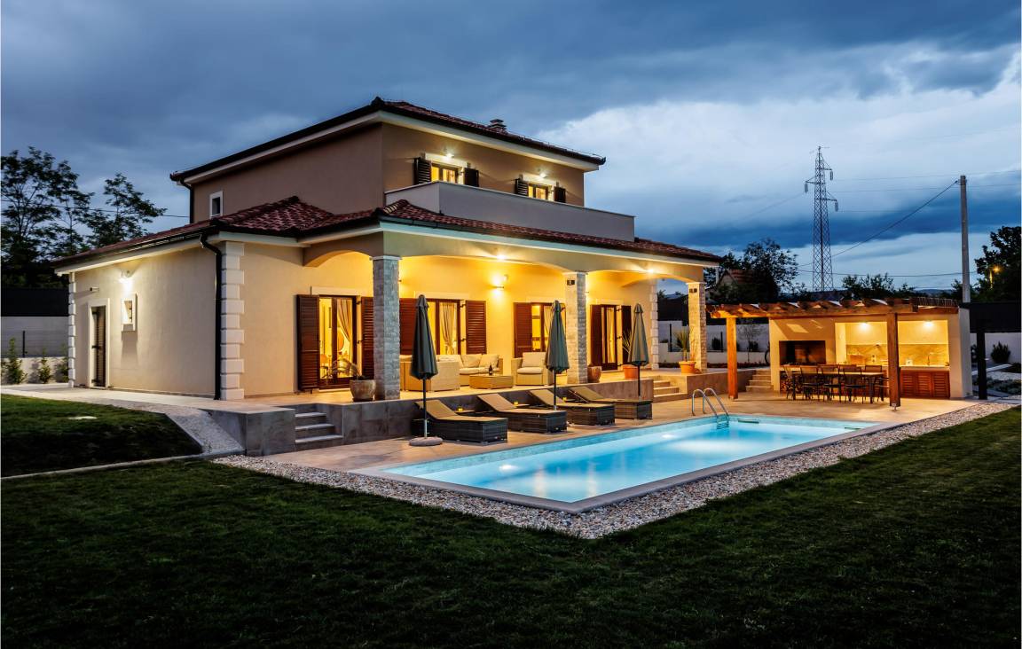 227 M² Casa ∙ 4 Habitaciones ∙ 10 Huéspedes - Sinj